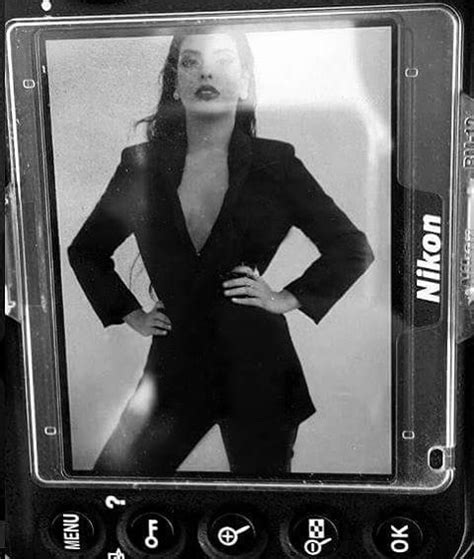 Ego Ex Bbb Munik Nunes Capricha No Carão Em Novo Ensaio Sensual Notícias De Famosos