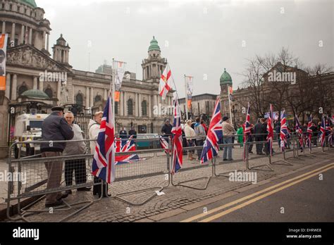 Belfast Uk 17th March 2015 Loyalists Hold Flag Protest Outside Belfast