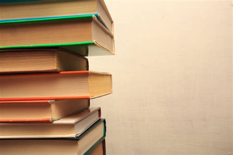 도서관 방에 책 스택 및 비즈니스 및 교육 배경에 대한 흐리게 책장 다시 학교 개념에 이미지 0명에 대한 스톡 사진 및 기타