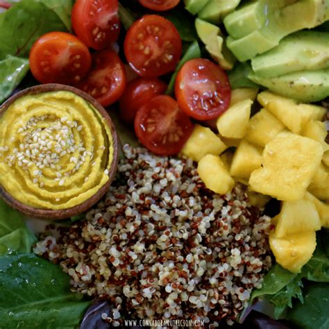 Ensalada de quinoa con aguacate y piña Con sabor a nutrición
