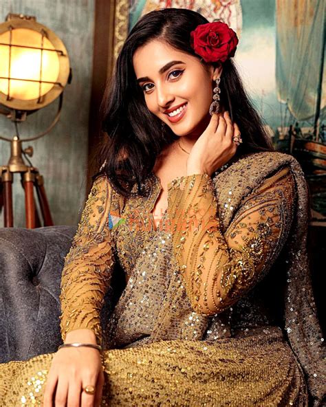 Simratt Kaur Randhawa Photos Images Hd Wallpapers Simratt Kaur Randhawa Hd Images Photos