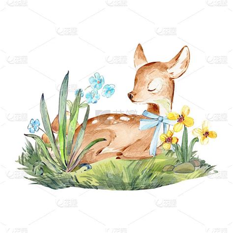 脖子上缠着丝带的小鹿坐在草地上，周围是黄色和蓝色的花朵。鹿在草地上。狍宝宝正在休息。水彩儿童插图孤立素材 花瓣网