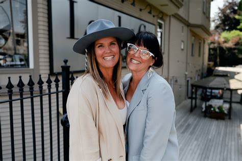 Got 2000 Bid On Face Time With Hgtvs ‘unsellable Houses Twins