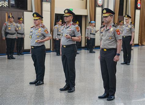 Kapolri Pimpin Upacara Kenaikan Pangkat 11 Personel Fadil Imran Resmi Jadi Kabaharkam Polri