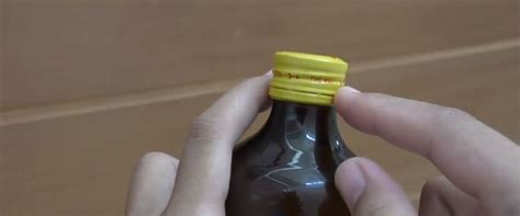 Cuma Pakai Karet Ini Trik Mudah Membuka Tutup Botol Yang Licin