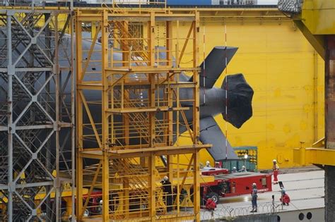 國造潛艦海鯤號泊港測試最後階段：艦艏、側視聲納首曝光，27日啟動移置，事涉機敏周邊將管制 Tnl The News Lens 關鍵評論網