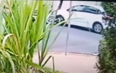 Câmera Flagra Colisão Entre Moto E Carro Na Duque De Caxias Hojemais