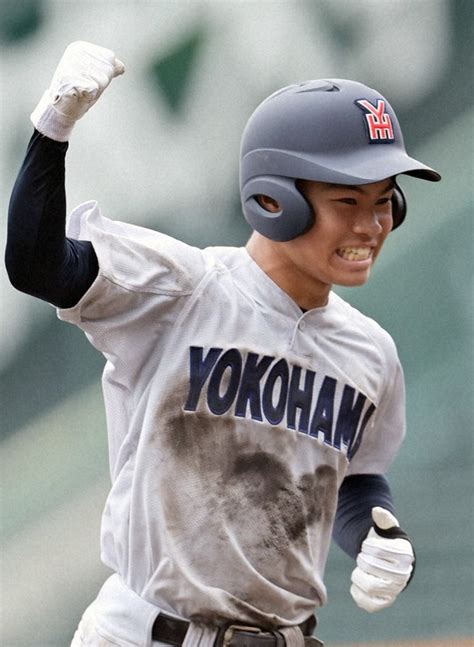 横浜の1年生・緒方が逆転サヨナラ3ラン 広島新庄降す 夏の甲子園 毎日新聞
