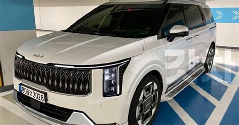 방향지시등 위로 올렸다 기아 확 달라진 카니발 페이스리프트는 이런 모습 M투데이