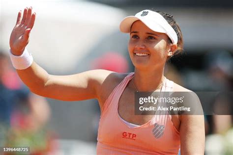 Lauren Davies Of The United States Celebrates Victory In Her Womens