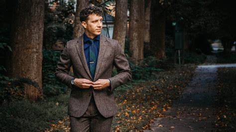 7 Best Mens Wedding Suits For Grooms Groomsmen And Guests