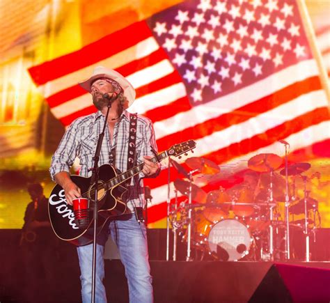 Cma Hall Of Fame To Induct Toby Keith Moore Monthly