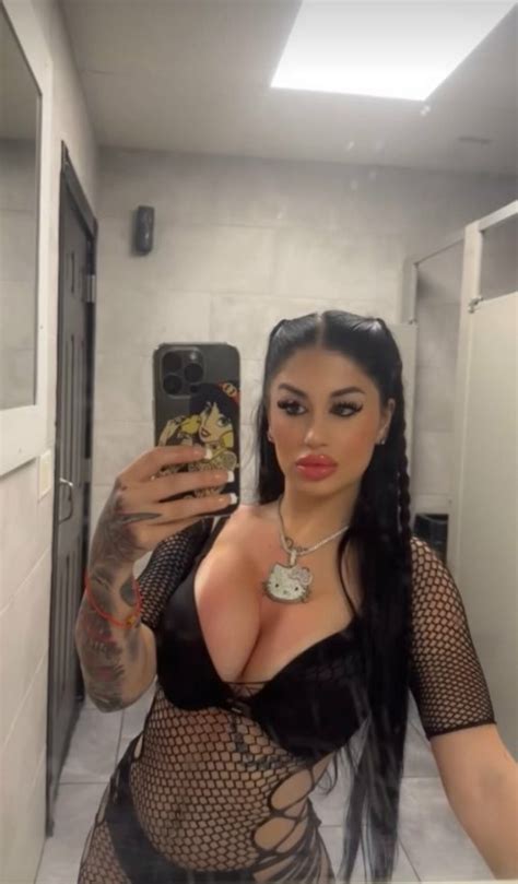 Mirror Tease 😊 Rmirrorselfie