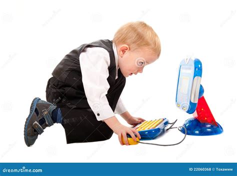 Ragazzino Che Gioca Con Un Calcolatore Del Giocattolo Fotografia Stock
