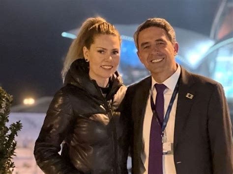 Гръм в рая Деси Банова и Росен Плевнелиев се развеждат Звезди Woman Bg