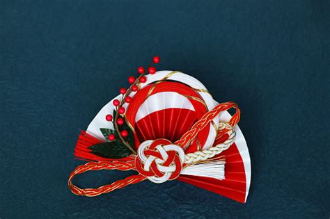 새해 인사말 카드의 재료로 사용되는 일본 설날 장식의 정물 0명에 대한 스톡 사진 및 기타 이미지 0명 개념 공예