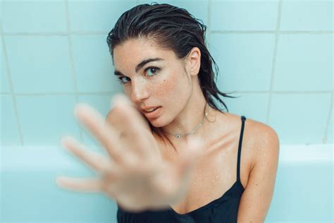 10 Natural Hard Water Hair Treatments That Work