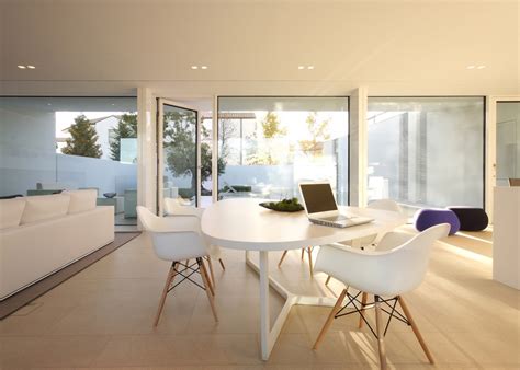 Jm Architecture Lines L Shaped Villa With Mosas Ceramic Tiles