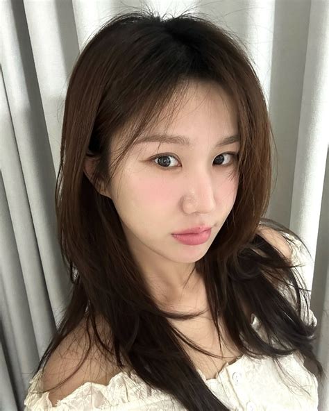 일부러 안 웃는거 맛점