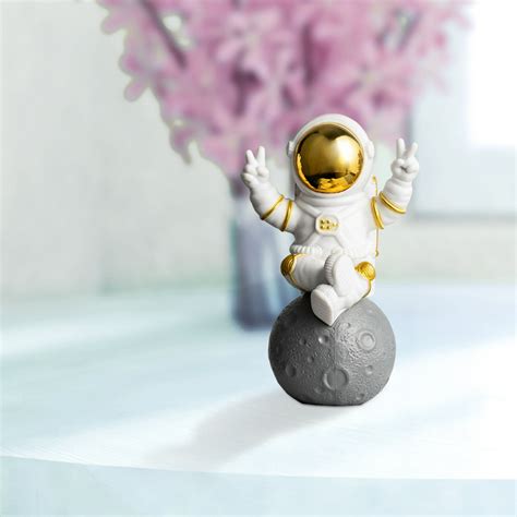 Estatua De Luna De Astronauta De Pvc Adorno De Escritorio Estatuilla
