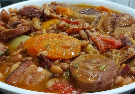 Feijão Nordestino Recheado O Prato único Para Seu Almoço
