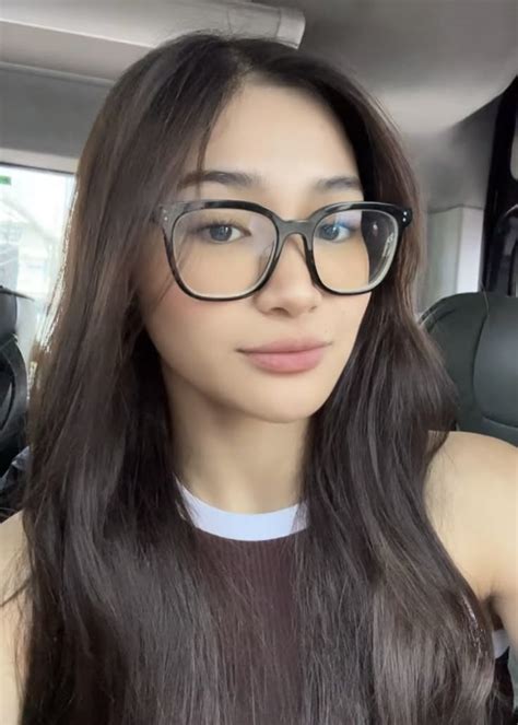 ᡣ𐭩ྀིྀི₊ ⊹ Pretty Brunette Tiktok Style Pretty People