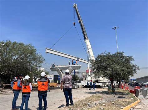 Colocan Trabes En Construcción Del Mega Puente De Santa Catarina