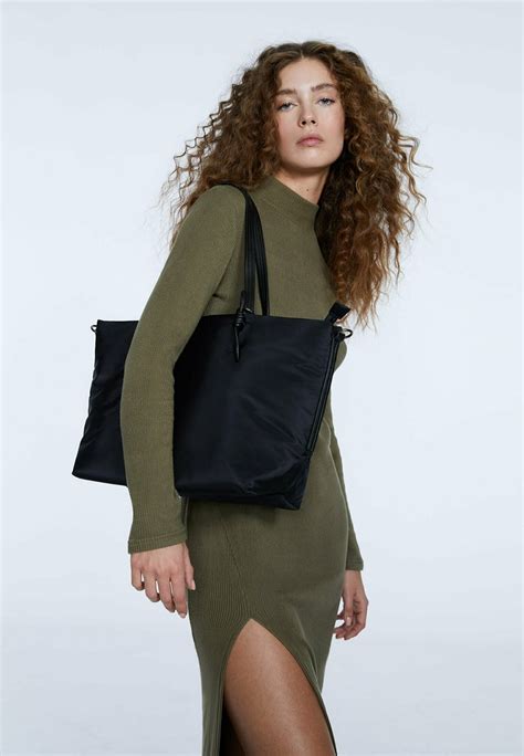 Stradivarius Basic Shopping Bag Metallic Blackschwarz Metallic