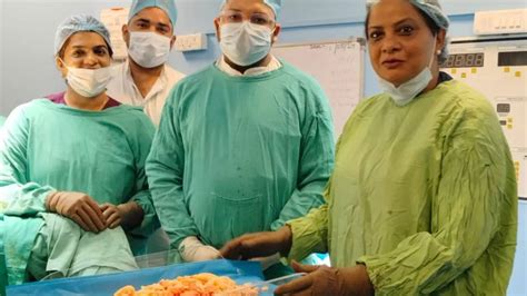 Laparoscopic Surgery Doctors Perform Rare Surgery And Removes 1 2 Kg