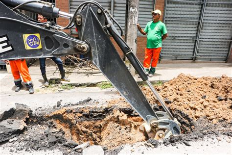Prefeitura De Manaus Recupera Dois Pontos De Rompimento Em Rede De