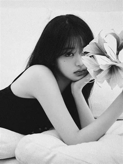 흑백무드도 너무 잘 어울리는 장원영 팬플러스 커뮤니티