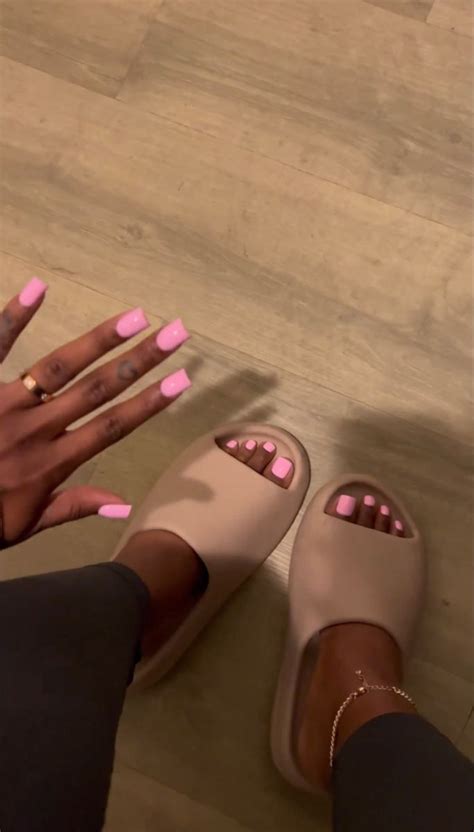 Pin By On Acc Gel Nails Pink Toe Nails Acrylic Toe Nails