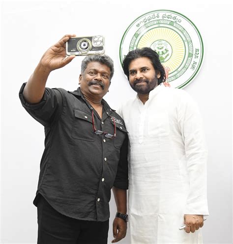 ఏపీ డిప్యూటీ సీఎం పవన్ కల్యాణ్ ను కలిసిన ప్రముఖ తమిళ నటుడు పార్థిబన్