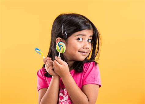 2500 Fashion Girl In Black Mini Dress Fotografías De Stock Fotos E