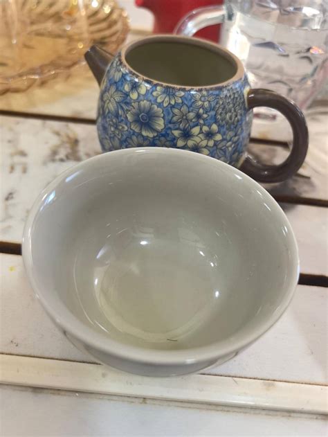 张馨予白天小区喝酒引关注！母亲曝减肥秘诀，体重骤增引热议。妈妈女儿生活