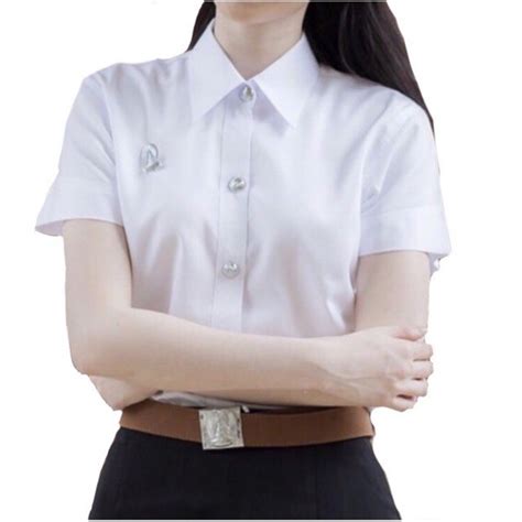 เสื้อนักศึกษาแขนสามเหลี่ยม มีจีบหลัง สีขาวนวล ขาวสว่าง เสื้อนิสิต เสื้อ