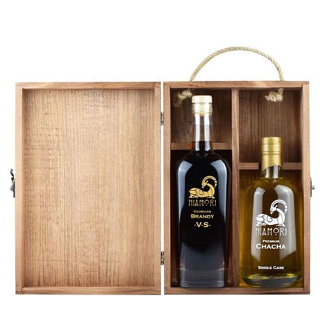 ბრენდი Vs და ჭაჭა Single Cask ხის ყუთით წარწერის გრავირებით