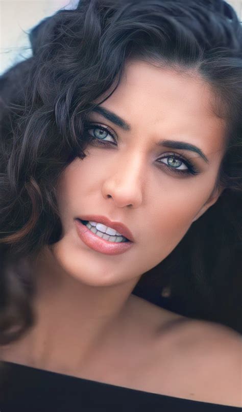 Download Wallpaper Girl Beach Ocean Eyes Model Pretty Singer Hair Section Girls In