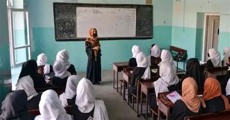 تأخیر در پرداخت معاش، معلمان زن را نسبت به مسدود شدن مکاتب ابتدایی دختران نگران کرده است