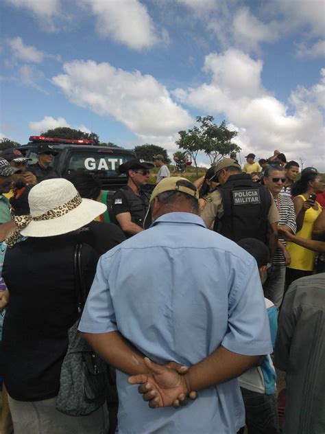 V C Garanhuns PM cumpre mandado de reintegração de posse em terreno