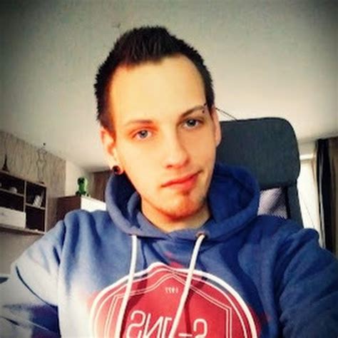 Pixel Peeker Youtube