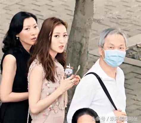 港姐季軍何艷娟嫁40歲富豪和媽媽逛街全程主動買單 每日頭條