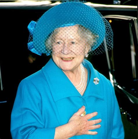 7 Hot Sexy Elizabeth The Queen Mother Bikini Pics