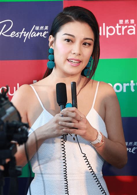 廖碧儿脸看着胖嘟嘟，但身材却十分撩人，身穿裙装女人味更浓魅力值