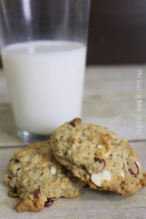 Make White Chocolate And Cranberry Oatmeal Cookies Recipe