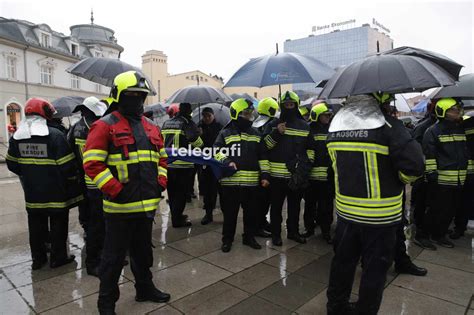 Protesta E Zjarrfikësve Përmes Fotografive Telegrafi Telegrafi