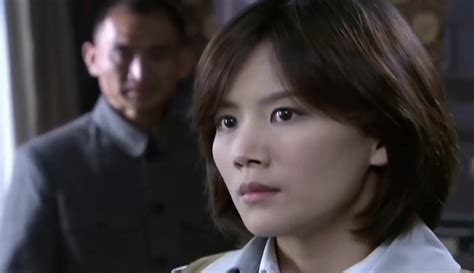 伤口处理中 竟互相调侃 爱奇艺