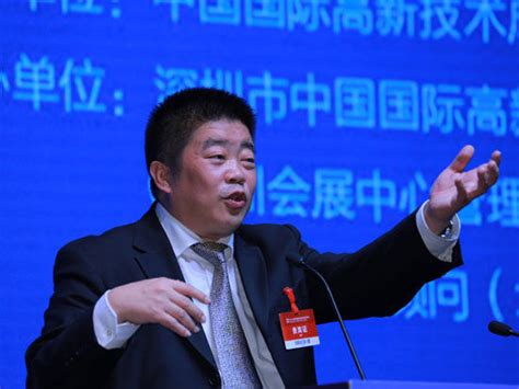 图文：爱国者集团董事长冯军演讲2015中国高新技术论坛高交会高新技术论坛新浪财经新浪网