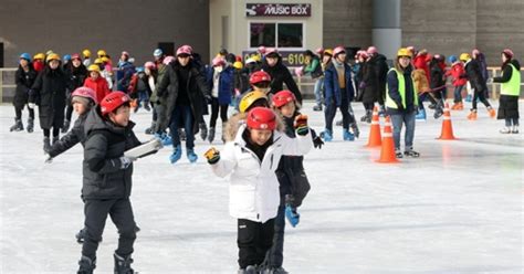 신나는 겨울이다광주시청 야외 스케이트·썰매장 문 열어