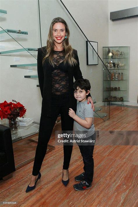 J S Park Jspark Amanda Ungaro Is A 41 Year Old Mother From Brazil